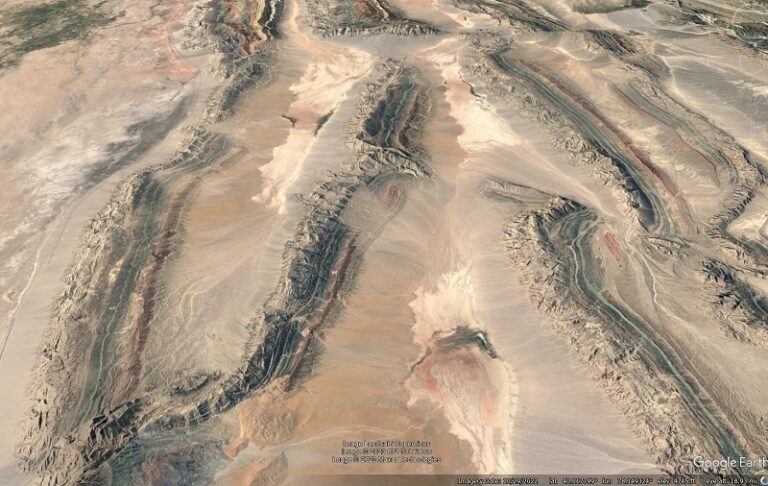 A sandbox model of China’s “other” Rainbow Mountains that fits in the ...